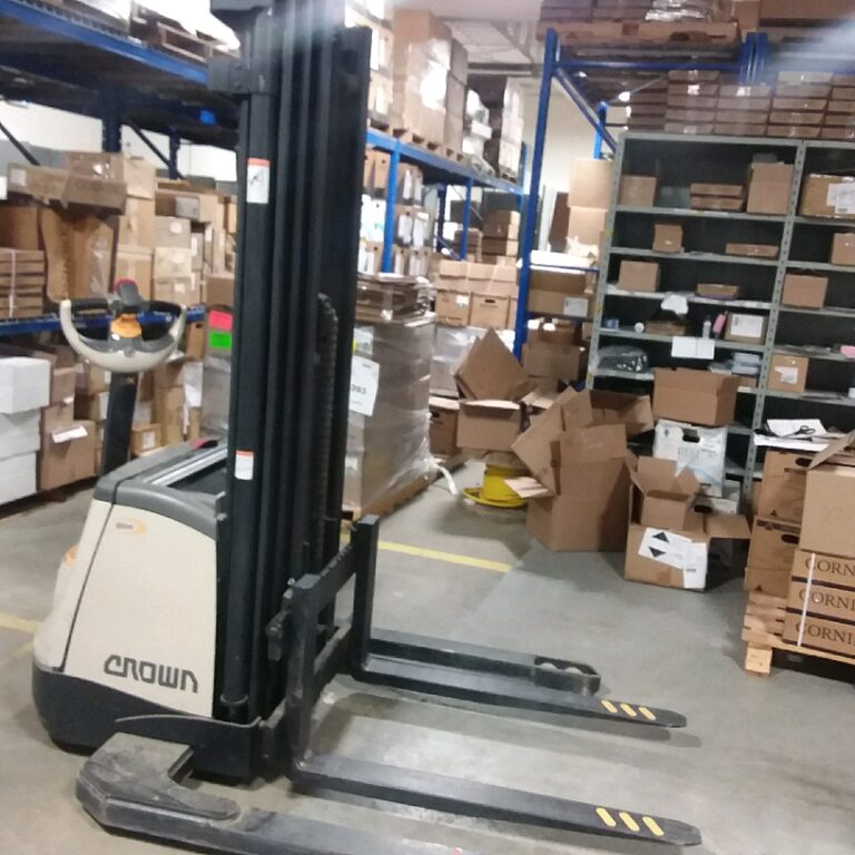 *2017 Crown SX3000* - Stanmore Equipment Ltd.